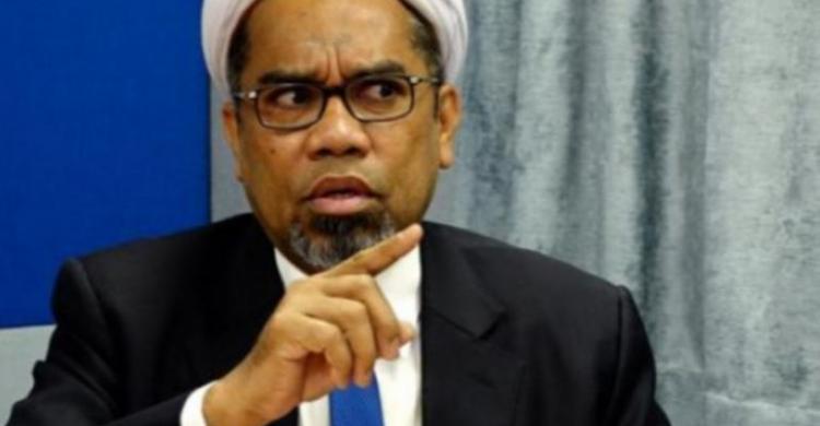 Akun Twitternya Me-Retweet Bokep, Ngabalin Cuci Tangan