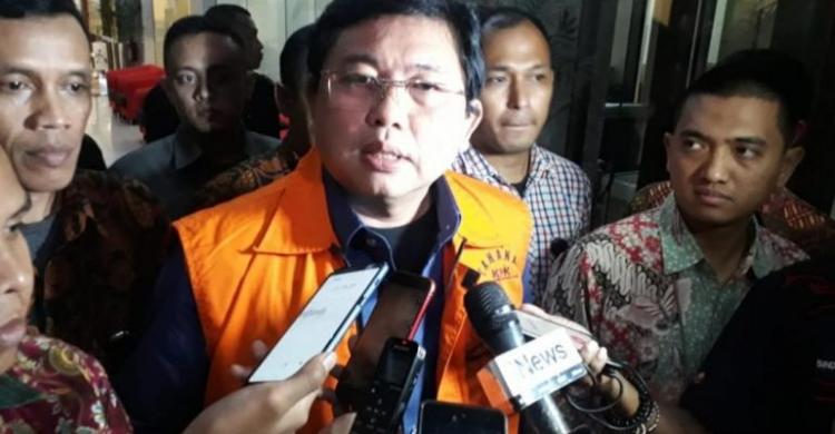 Rekening Diblokir KPK, Lucas Tak Terima