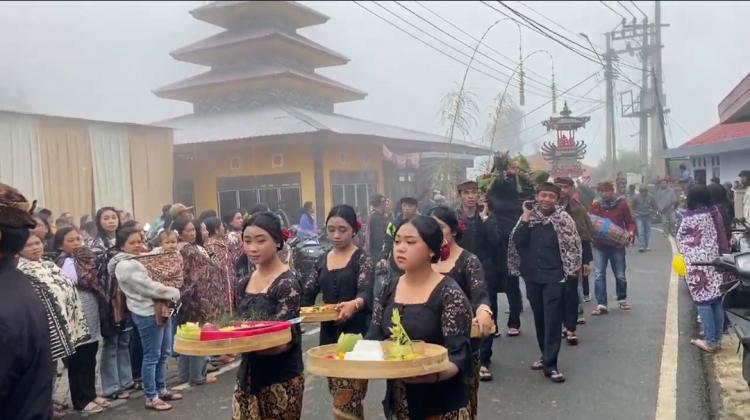 Menelusuri Jejak Budaya Suku Tengger: Mahasiswa KKN FP UB Wawancarai Tokoh Adat