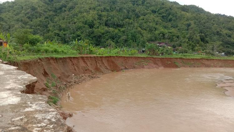 Pengembangan Bamboo Forest and Waste Hierarchy dalam Menghadapi Erosi ...