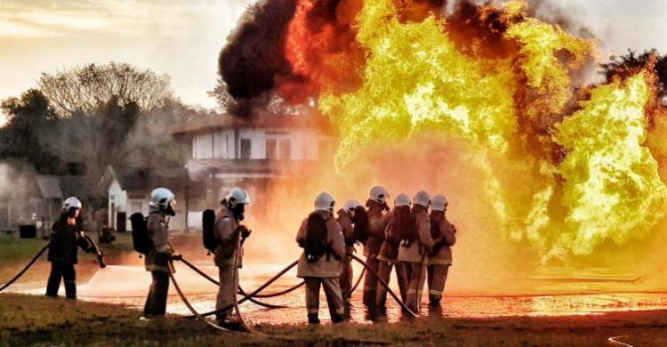 170 Pekerja Pertamina Adu Kemampuan Rescue Dan Fire Fighting Combat