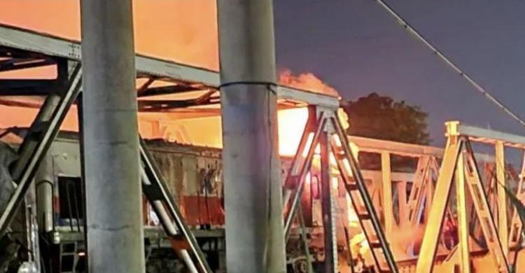 Tabrakan KA Brantas Vs Truk Tronton Di Semarang, 9 Perjalanan Kereta Terganggu