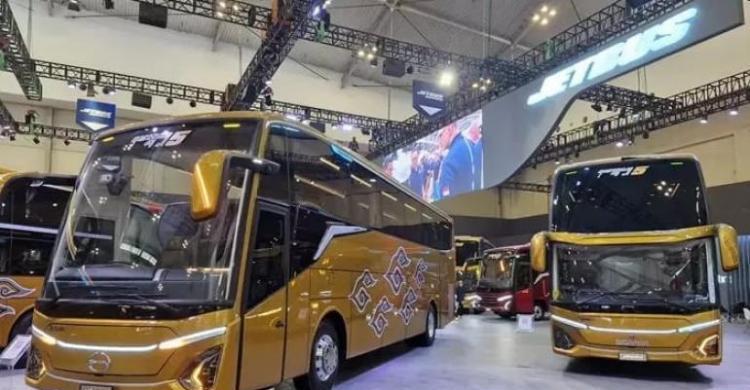 Adiputro Hadirkan Bus Super Double Decker Sasis Mercedes-Benz 2445