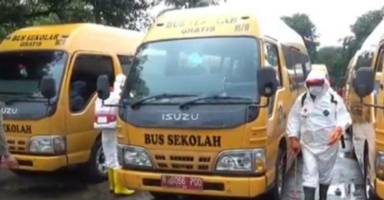 Akan Digunakan Sebagai Armada Paramedis, 50 Bus Sekolah Disterilisasi PMI
