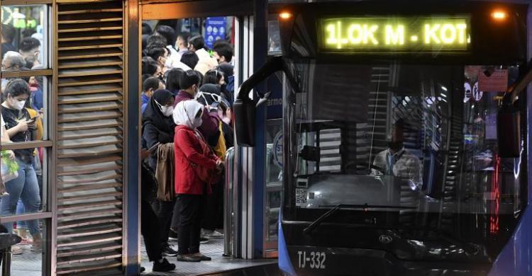 Alhamdulillah, Tarif Bus Transjakarta Nggak Naik