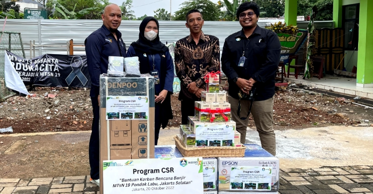 Anak Usaha BUMN Holding Perkebunan Bantu Sekolah Korban Banjir di Jakarta