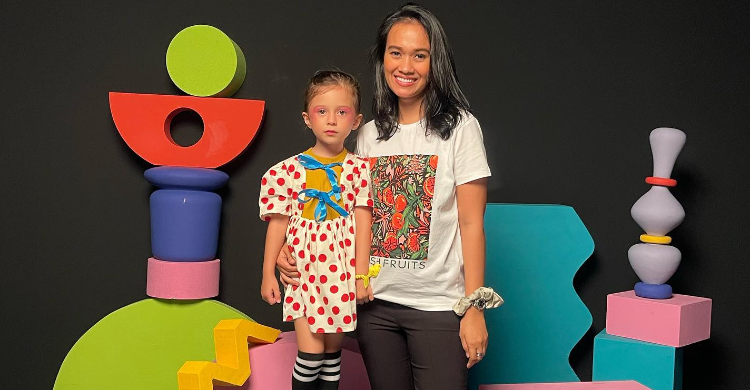 Anzilla Natasha, Bebaskan Anak Main Di Lantai