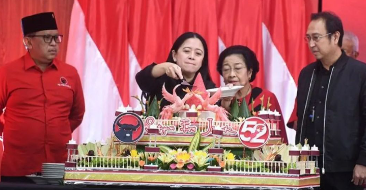 Apit Mega Di HUT PDIP, Puan Di Kiri, Nanan Di Kanan