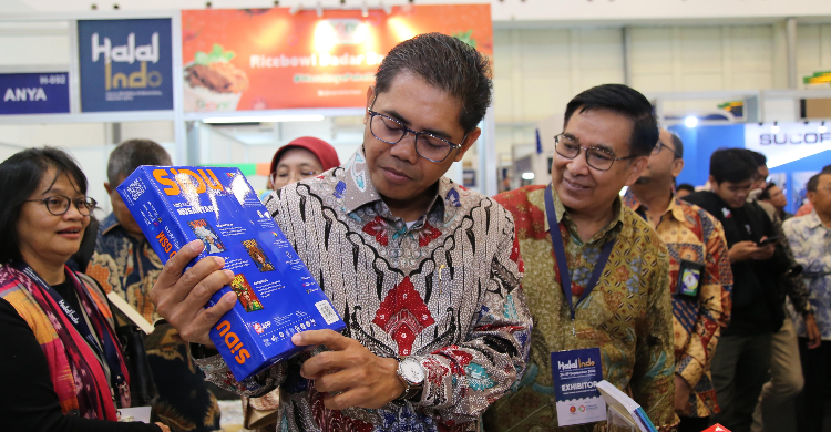 APP Group Pamerkan Produk Kertas Halal Di Pameran Halal Indonesia