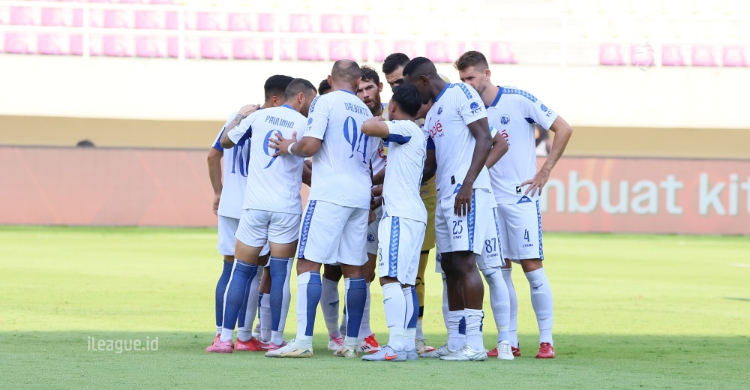 Arema FC Makin Kokoh, Formasi 5 Bek Jadi Sorotan