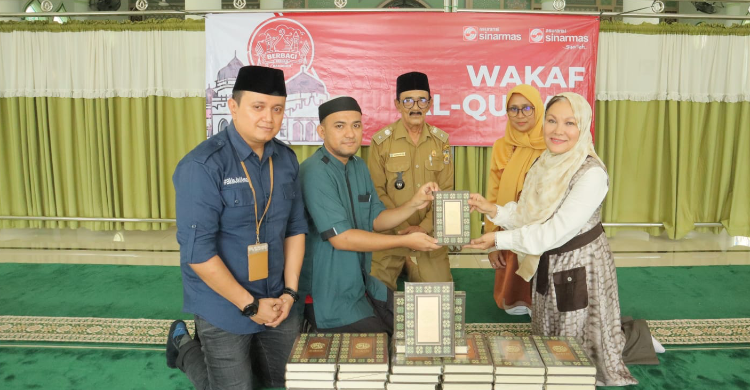 Asuransi Sinar Mas Bagikan Paket Sembako dan Wakafkan Al Quran Di Aceh