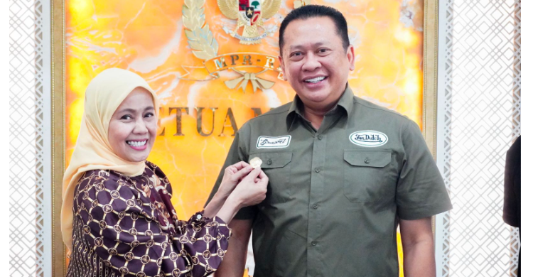 Bamsoet Terima Penyematan Pin Wakil Ketua Dewan Pembina IKA Unpad