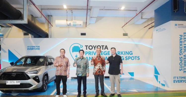 Bangun Ekosistem Mobil Listrik, Toyota Perbanyak Tempat Ngecas