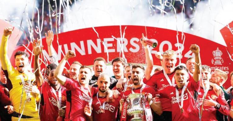 Bawa Setan Merah Juara Piala FA Nasib Ten Hag Belum Aman