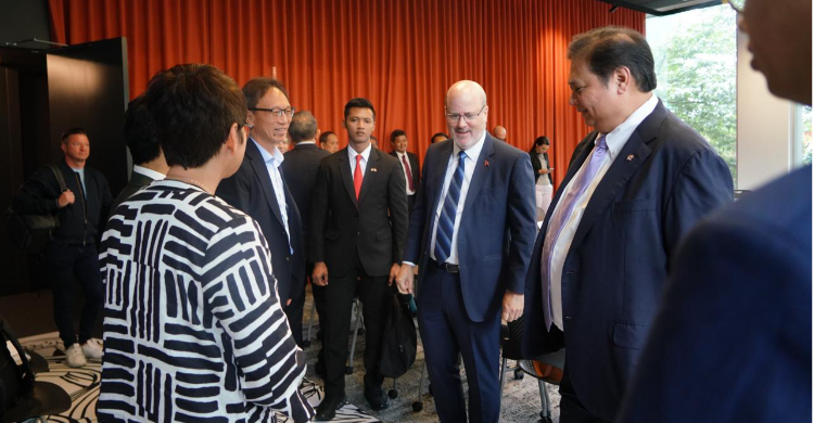 Bertemu Senator Yuen Pau Woo Airlangga Perkuat Kerja Sama EBT Dengan Kanada