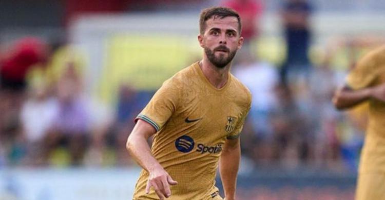 Bosan Jadi Ban Serep, Pjanic Cabut Dari Barcelona