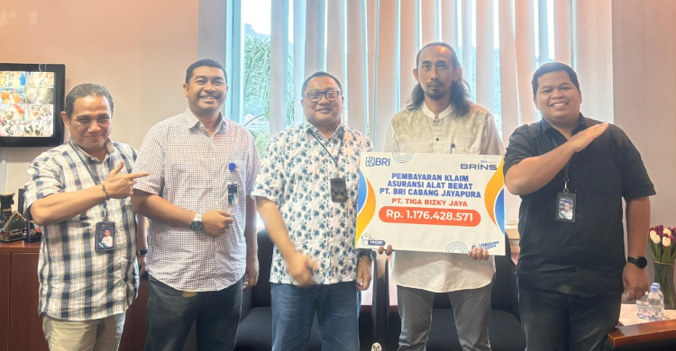 BRI Insurance Bayar Klaim Asuransi Alat Berat 1 Miliar Di Jayapura