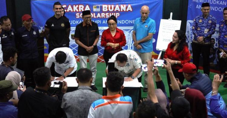 Cakra Buana Depok Gelontorkan Beasiswa Rp 8,1 Miliar Untuk Bidang Futsal