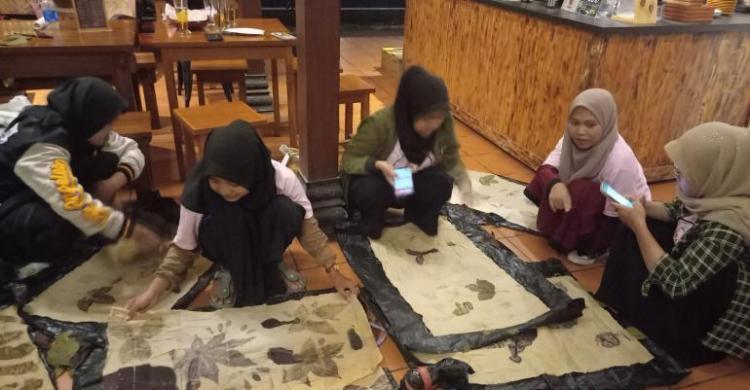 Cegah Kerusakan Lingkungan, Srikandi Ganjar Gelar DIY Workshop Ecoprint