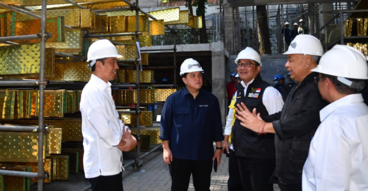 Cek Pabrik Sayap Garuda Istana Baru, Jokowi Yakin Pembangunan IKN ...