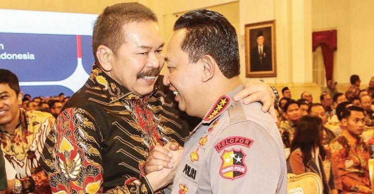 Dirangkul Menko Polhukam Jaksa Agung-Kapolri Gandengan Di Istana