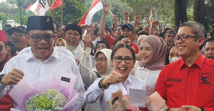 Diusung PDIP & Hanura Duet Rena-Teddy (Ready) Resmi Mendaftar Ke KPUD ...