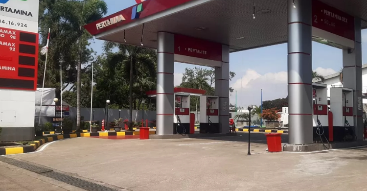 Antrean SPBU Bukan Salah Pertamina, Solar Diserbu Truk Besar