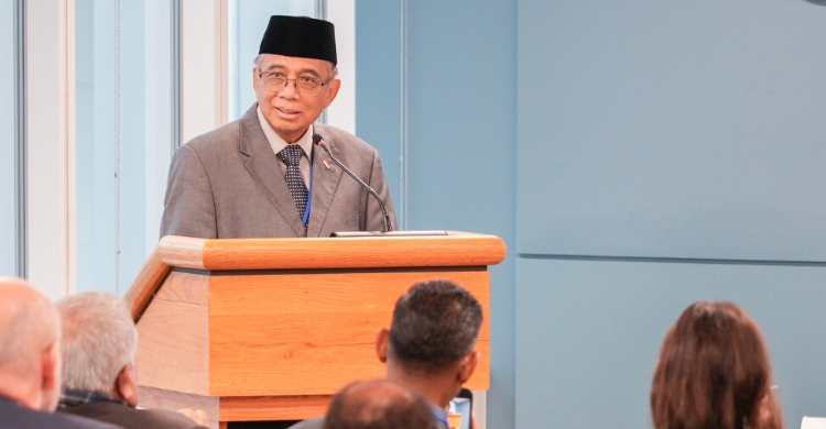 Dubes Dwisuryo Indroyono Soesilo Sumbang Buku Buat SD Hingga ...