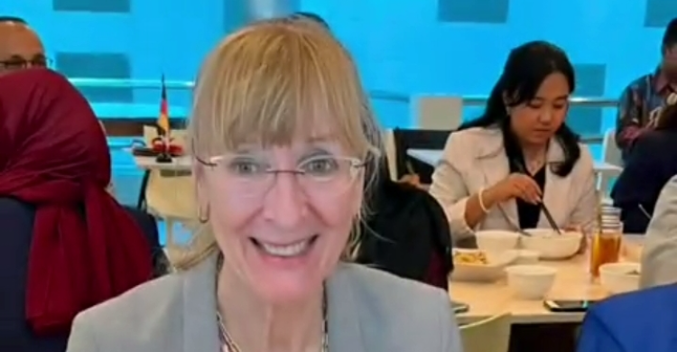 Dubes Jerman Ina Lepel, Sharing Sambil Ngebakso Bareng Mahasiswa HI