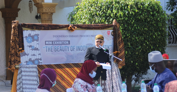 Dubes RI Hasrul Azwar Kenalkan Batik Di Maroko