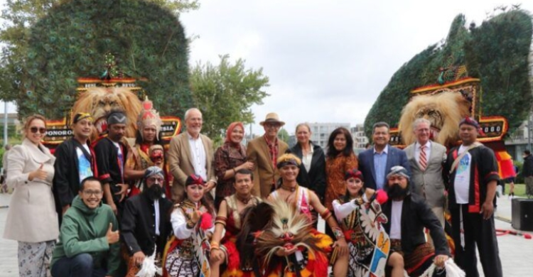 Dubes RI Untuk Belgia Tampilkan Reog Dan Tenun Di Acara Indonesia Month