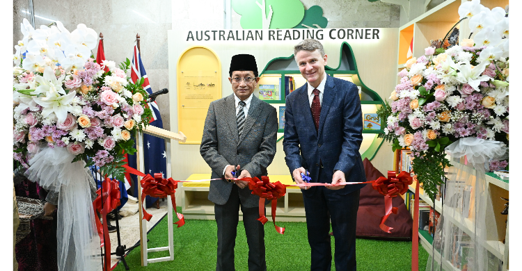 Dubes Rod Brazier Resmikan Australian Reading Corner Di Masjid Istiqlal
