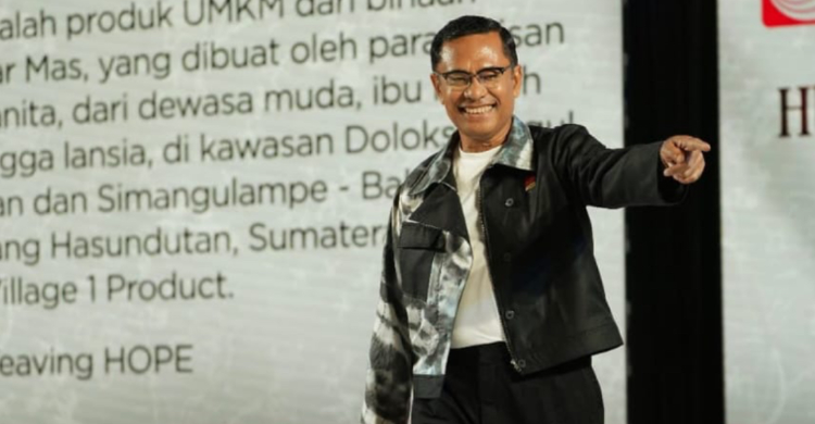 Dukung UMKM, Saleh Husin Dan Direksi Sinar Mas Tampil Di Catwalk