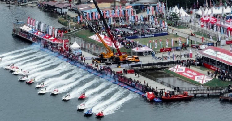 F1 Powerboat 2024 Danau Toba Sukses Pakai Listrik Hijau PLN