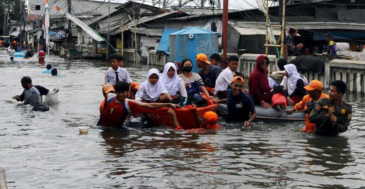Fenomena Super New Moon, Warga Pesisir Diimbau Waspada Banjir Rob