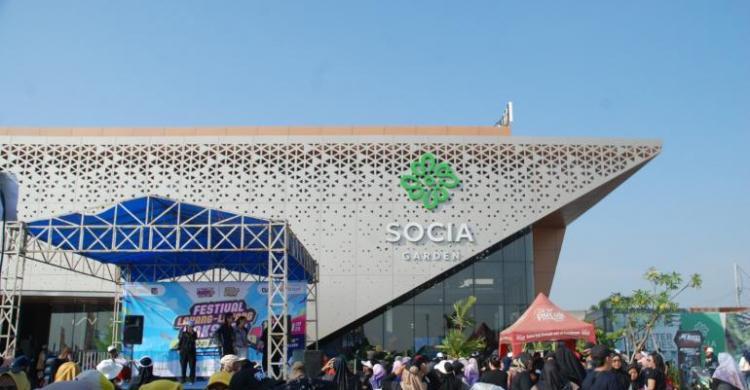 Festival Layang-Layang Raksasa Di Socia Garden Karawang Dongkrak ...