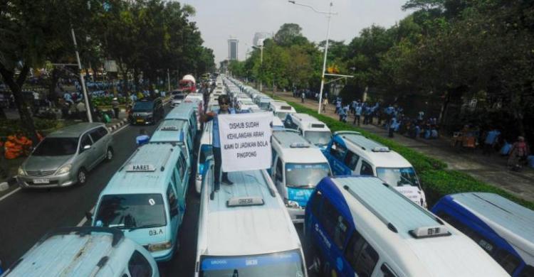 Sopir JakLingko Tuntut Pengupahan Lebih Baik