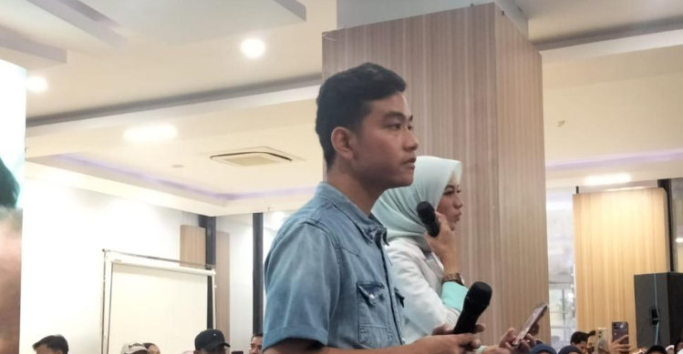 Gibran Bahagia Disambut Antusias Milenial Di AAS Building Makassar