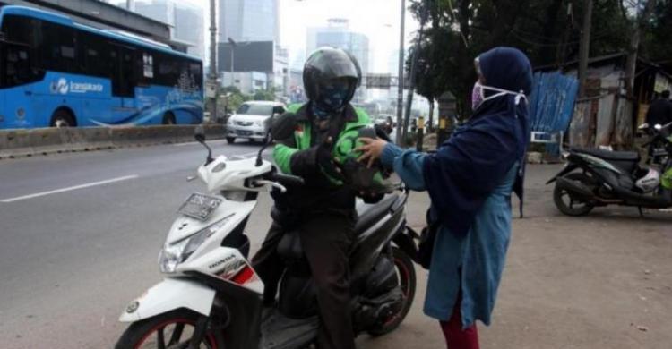 Gojek Cs Mulai Beroperasi Lagi Duh, Penumpang Ojol Banyak Yang Tak Bawa Helm Sendiri