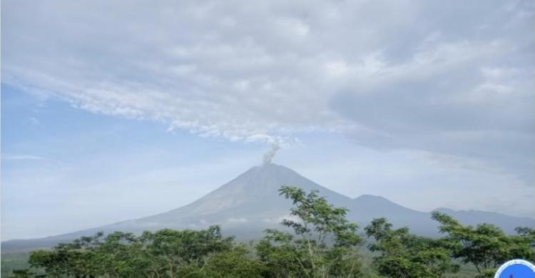 Gunung Semeru Erupsi Lagi, Tinggi Kolom Abu 800 M Di Atas Puncak