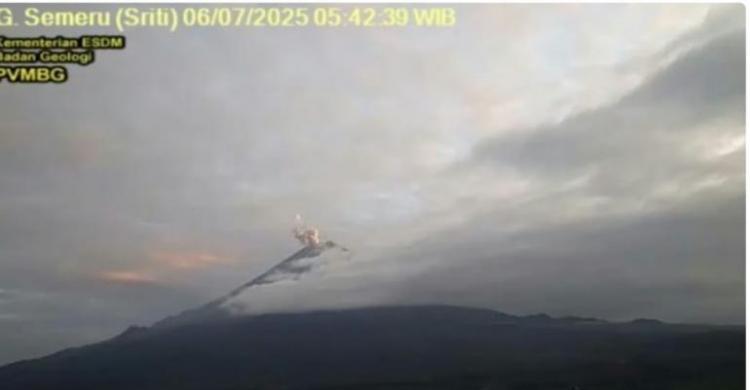 Gunung Semeru Kembali Erupsi, Ketinggian Letusan Capai 600 meter
