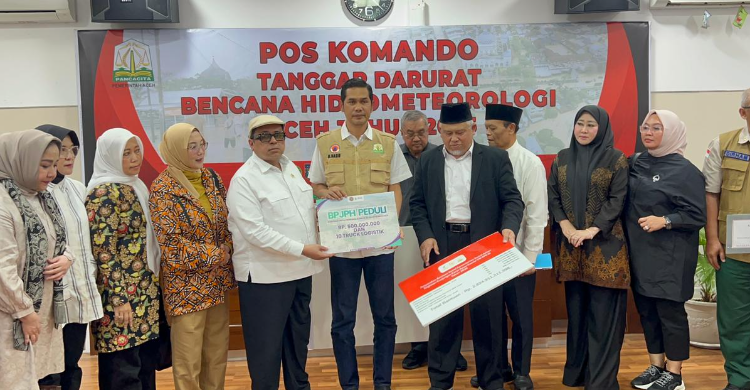 Haikal Hasan Serahkan Langsung Bantuan Kemanusiaan BPJPH Peduli di Aceh