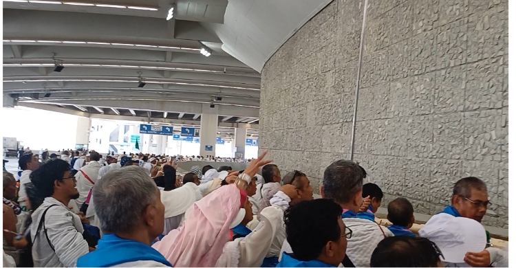 Hari Kedua di Mina, Jemaah Haji Lontar Jumrah Ula, Wustha, dan Aqabah