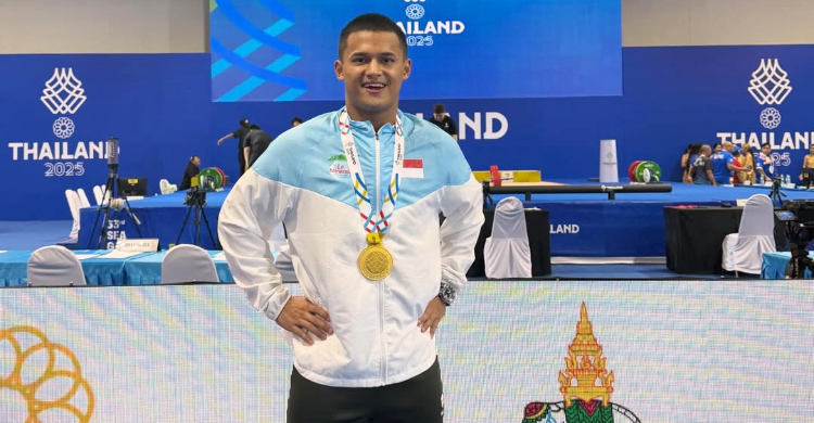 Lifter Rizki Juniansyah Pecahkan Rekor Dunia