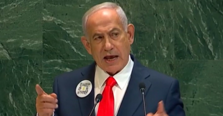Ingatkan Serangan Hamas 7 Oktober, Netanyahu Pakai Pin QR Di Sidang ...
