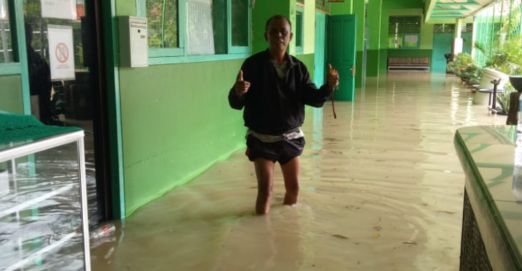 Jakarta Kebanjiran Simulasi Ujian Di Ratusan Sekolah Ambyar