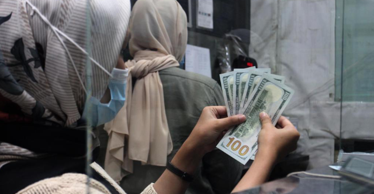 Jelang Akhir Pekan, Rupiah Loyo Di Rp 15.558