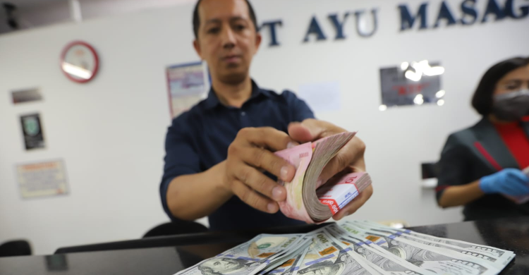 Jelang Akhir Pekan, Rupiah Turun Di Level Rp 16.229 Per Dolar AS