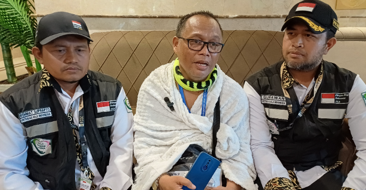 Jemaah Haji Asal Pangandaran Wafat Saat Turun Pesawat di Jeddah, Suami ...