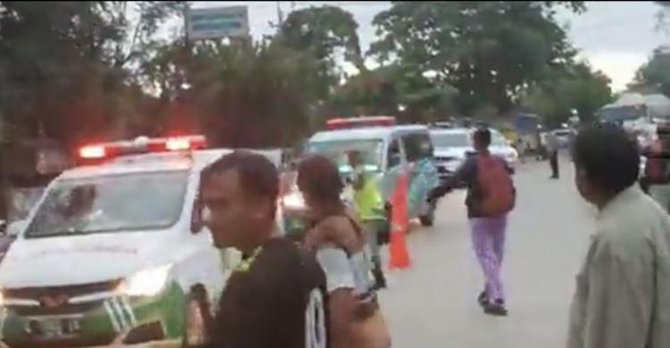 Jenazah Syabda Dan Ibunya Tiba Di Pemakaman, Lokasinya 800 Meter Dari ...